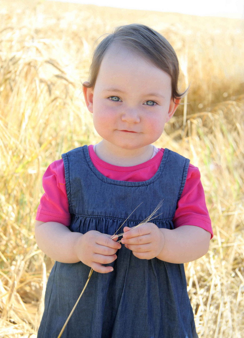 Die kleine Lina im Weizenfeld :) Foto & Bild | kinder, portraits ...