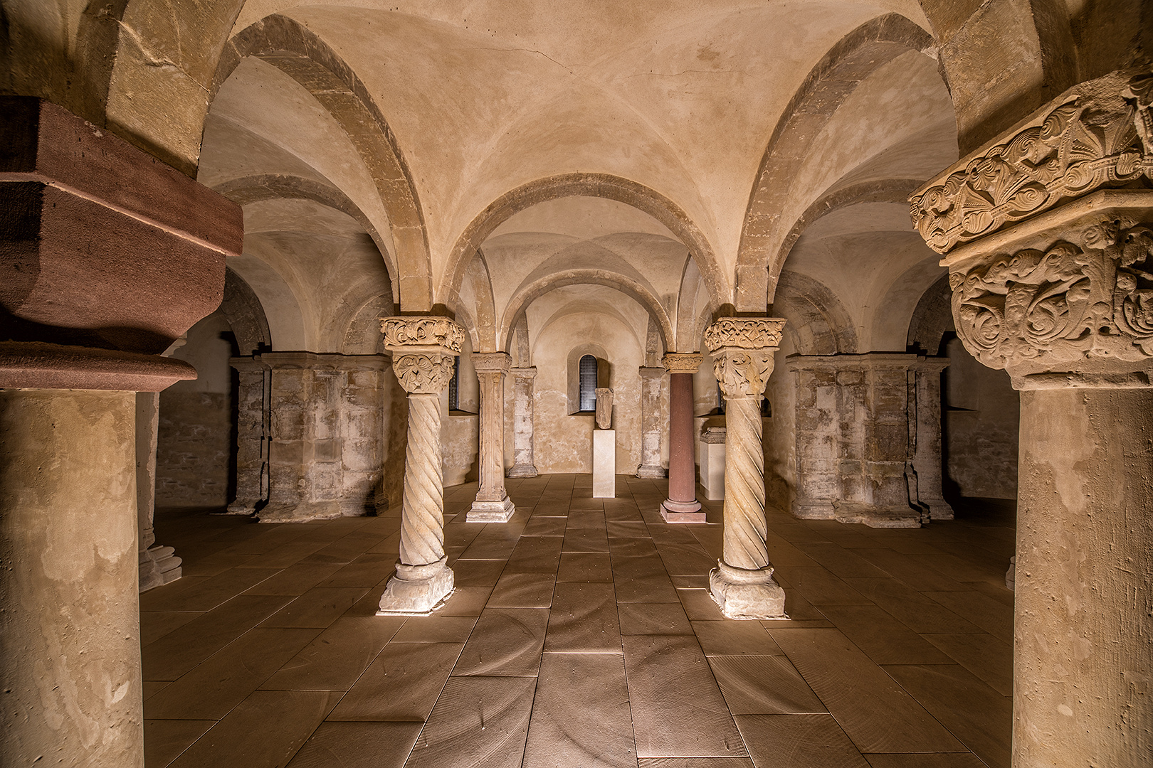 Die Krypta der Konradsburg... Foto & Bild | architektur, deutschland, europe Bilder auf ...