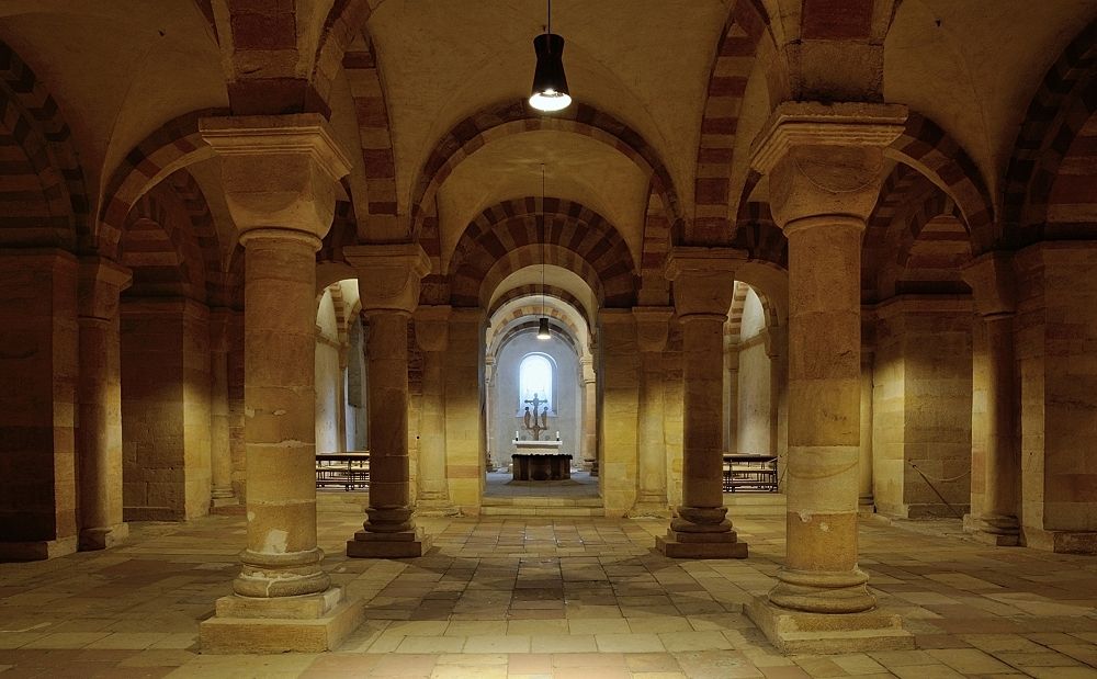 Die Krypta des Kaiserdomes zu Speyer. Die Krypta ist keine Gruft ...