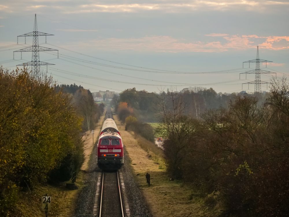 Die lange Gerade ... Foto & Bild | herbst, schienen, november Bilder ...