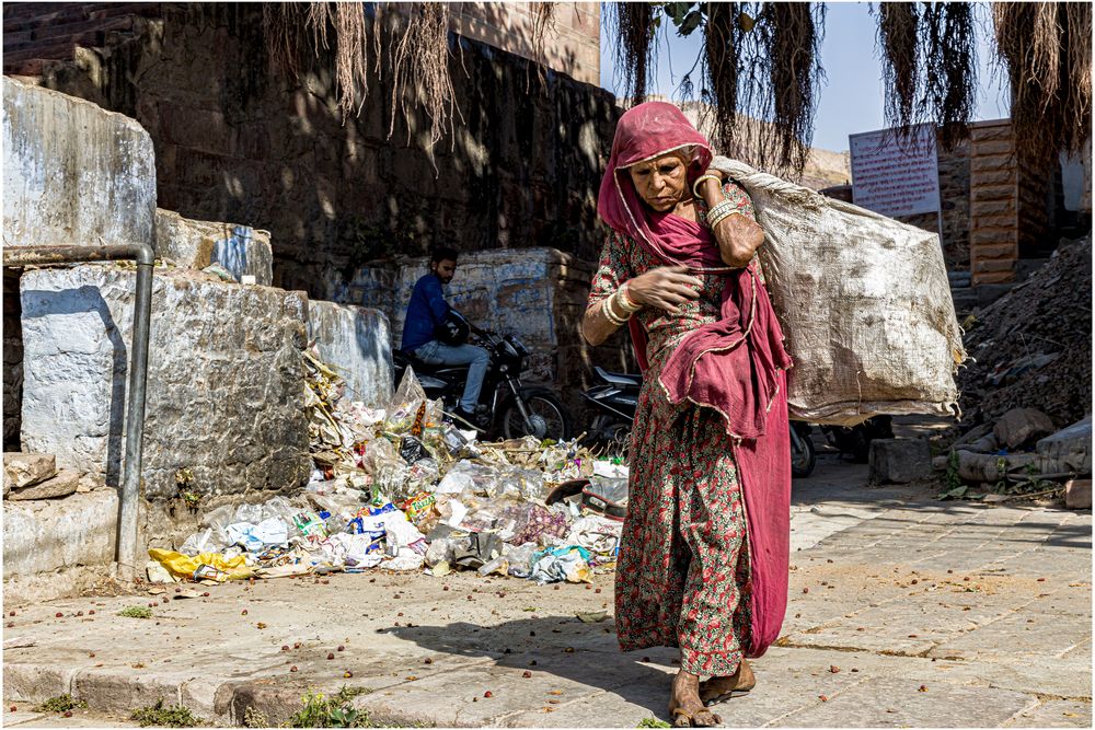 Die Lastenträgerin Foto & Bild | asia, india, streetfotografie mit menschen Bilder auf fotocommunity