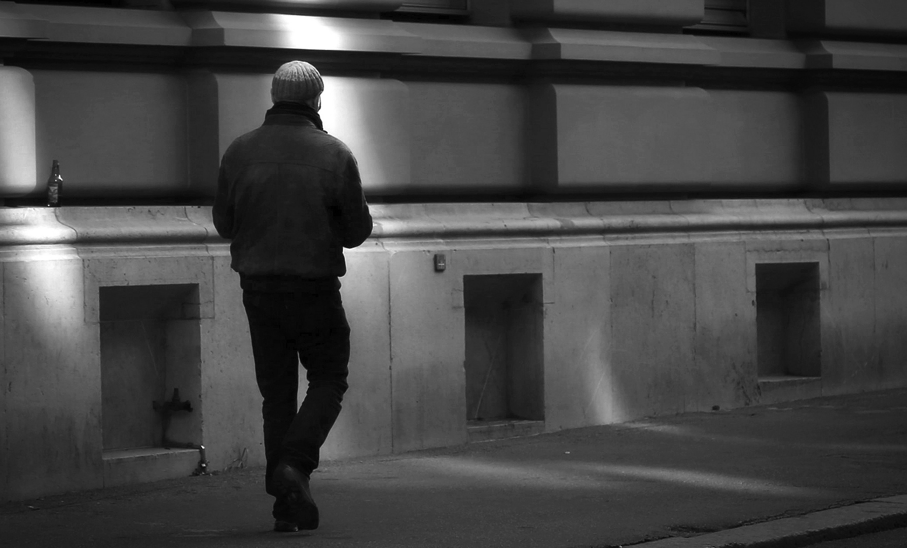 Die leere Flasche Foto & Bild | streetfotografie mit menschen, street, outdoor Bilder auf ...