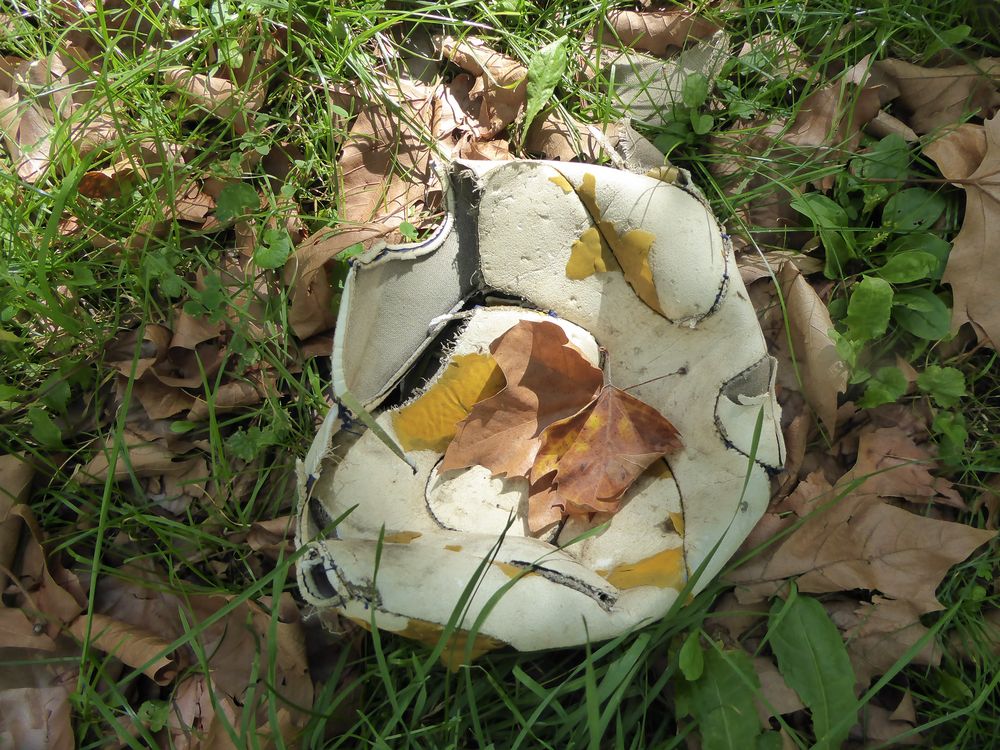 Die Luft ist raus.... Foto & Bild | spezial, outdoor, marodes Bilder ...