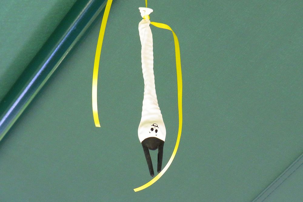 Die Luft ist raus Foto & Bild | abstraktes, stillleben, emotionen ...