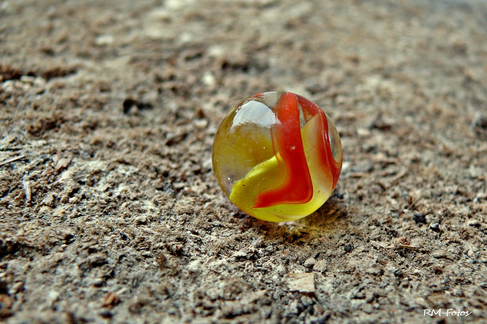 die Murmel Foto & Bild | stillleben, spielzeug, motive Bilder auf ...