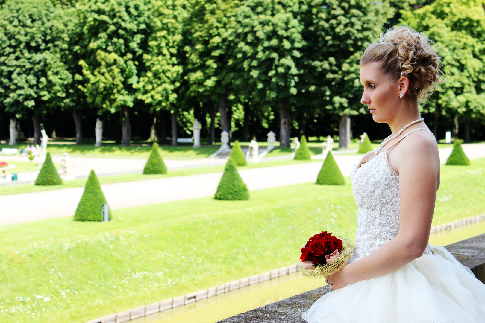 Die nachdenkliche Braut Foto & Bild | hochzeit, collagen, der schönste tag Bilder auf fotocommunity