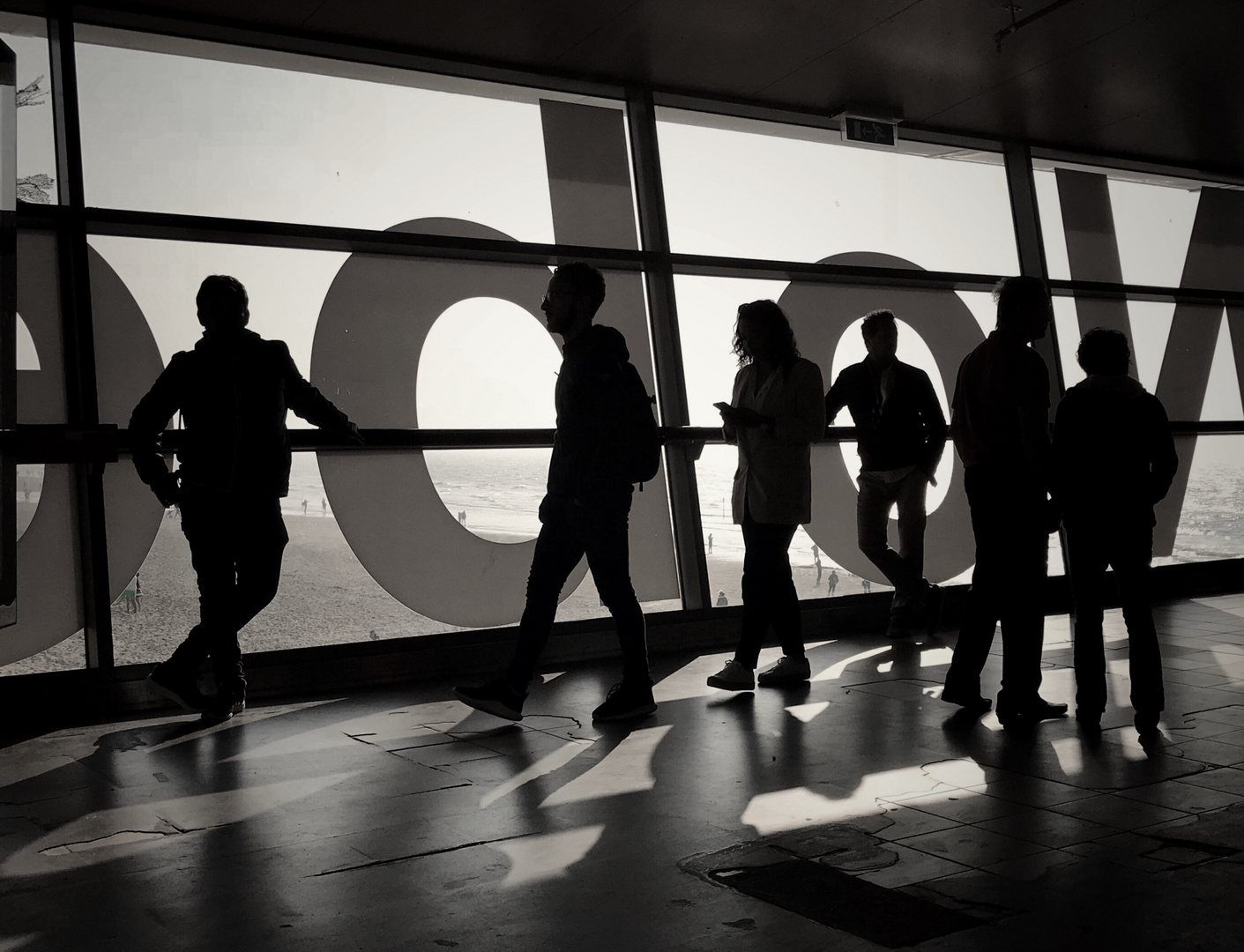 Die Passanten auf dem Steg Foto & Bild | europe, benelux, streetfotografie mit menschen Bilder ...