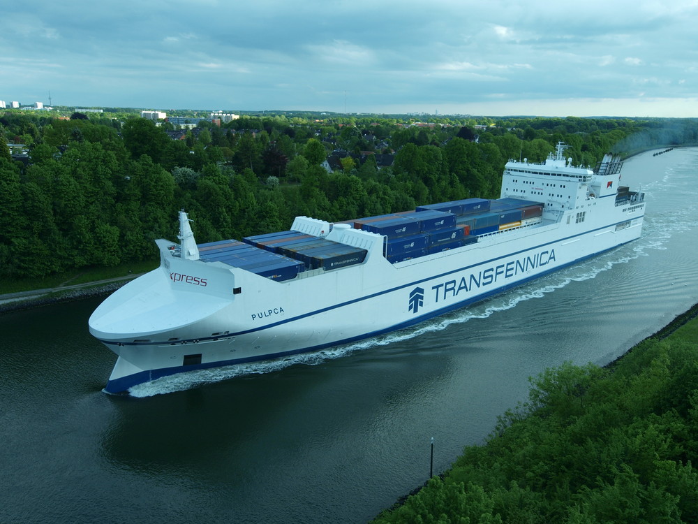 Die PULPCA ein ganz schöner Brocken im Nord-Ostsee-Kanal ... Foto ...