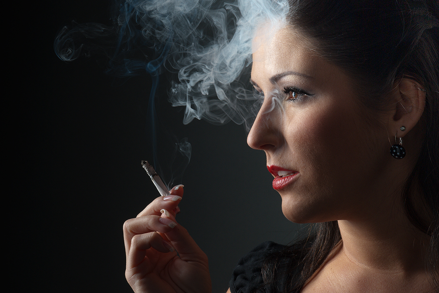 _die Raucherin_ Foto & Bild | portrait, portrait frauen, studio Bilder ...