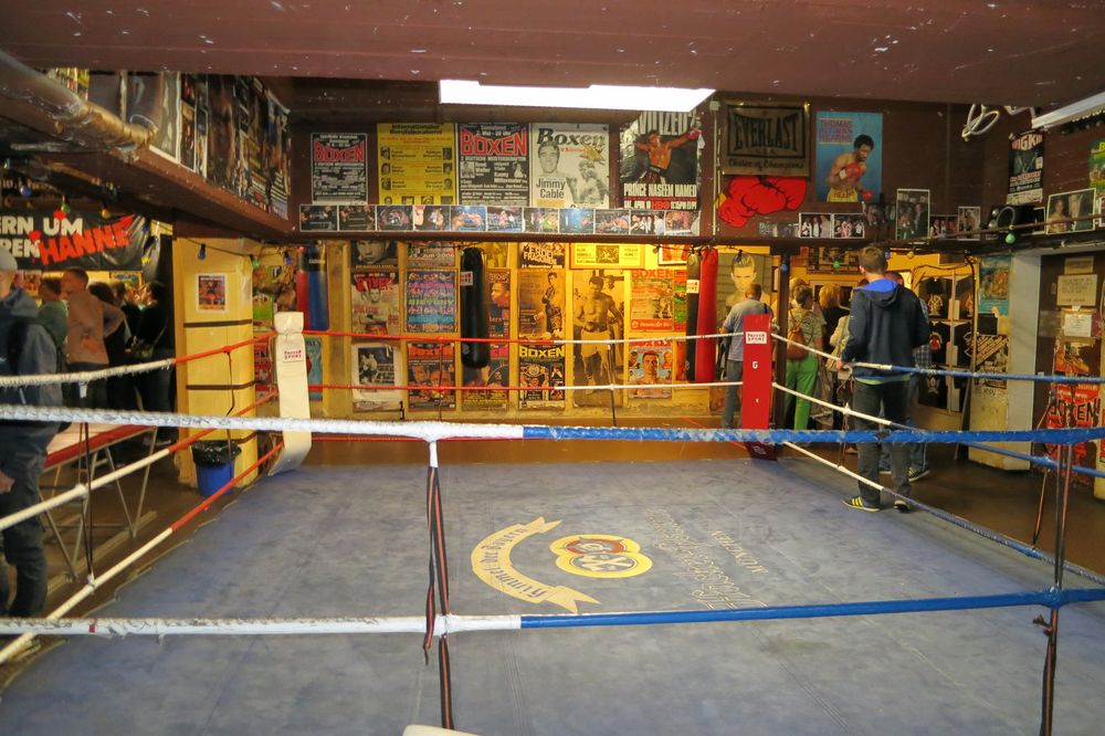 Die Ritze - Innenansichten des ewig Weiblichen Foto & Bild ...