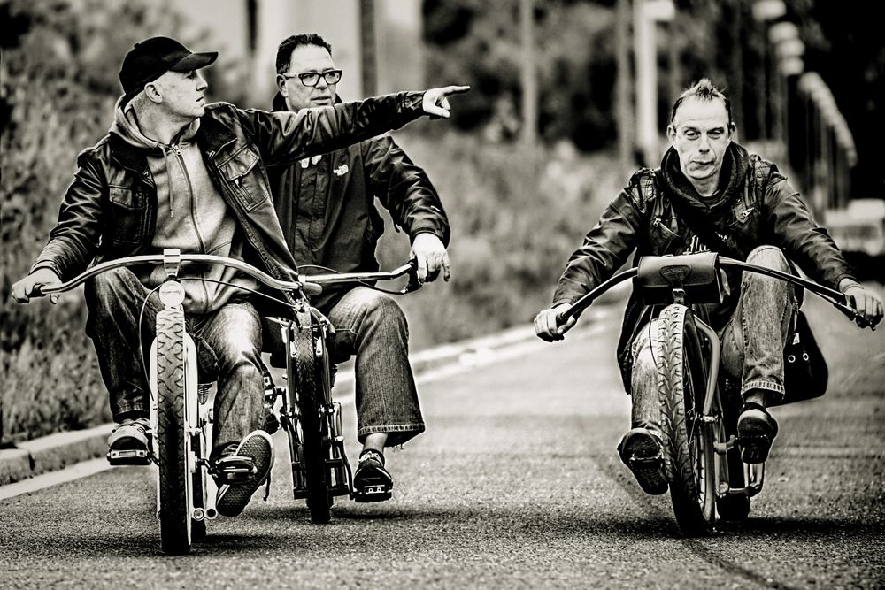Die Rocker-Shopper-Gang .... Foto & Bild | streetfotografie mit menschen, street: spontane ...