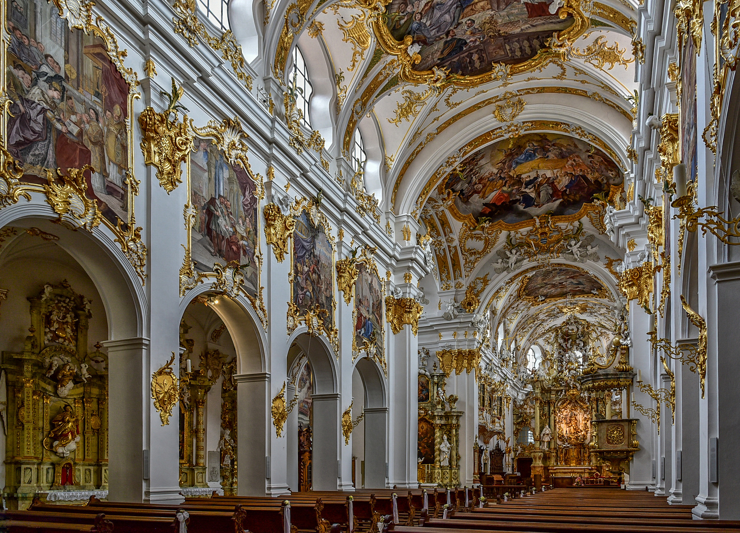 Die römisch-katholische Stiftskirche Unserer Lieben Frau zur Alten ...