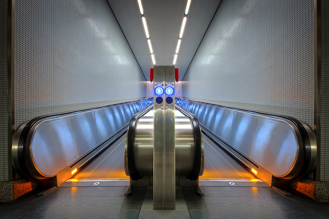 Die Rolltreppe Foto & Bild | lichter, city, licht Bilder auf fotocommunity