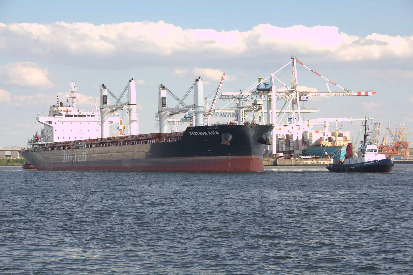 Die Rostrum Asia läuft aus Foto & Bild | deutschland, europe, hamburg ...