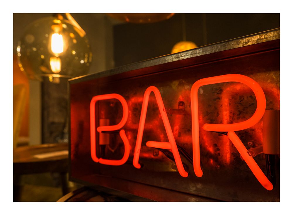 die rote Bar im Prenzlauer Berg Foto & Bild | world, fenster, berlin ...