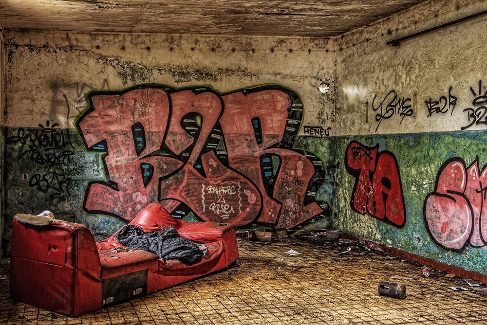 die rote Couch…. Foto & Bild | architektur, industrie und technik ...