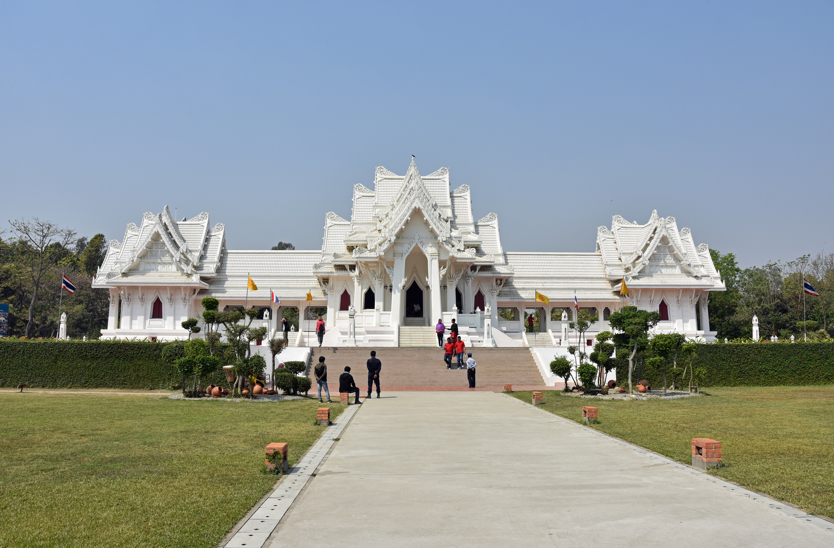 Die Royal Thai Monastery im Friedenspark von Lumbini Foto & Bild ...