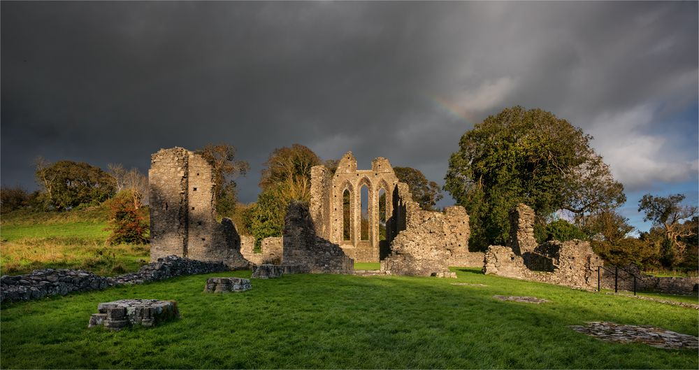 Die Ruine der Inch Abbey Foto & Bild | sonne, regen, natur Bilder auf ...