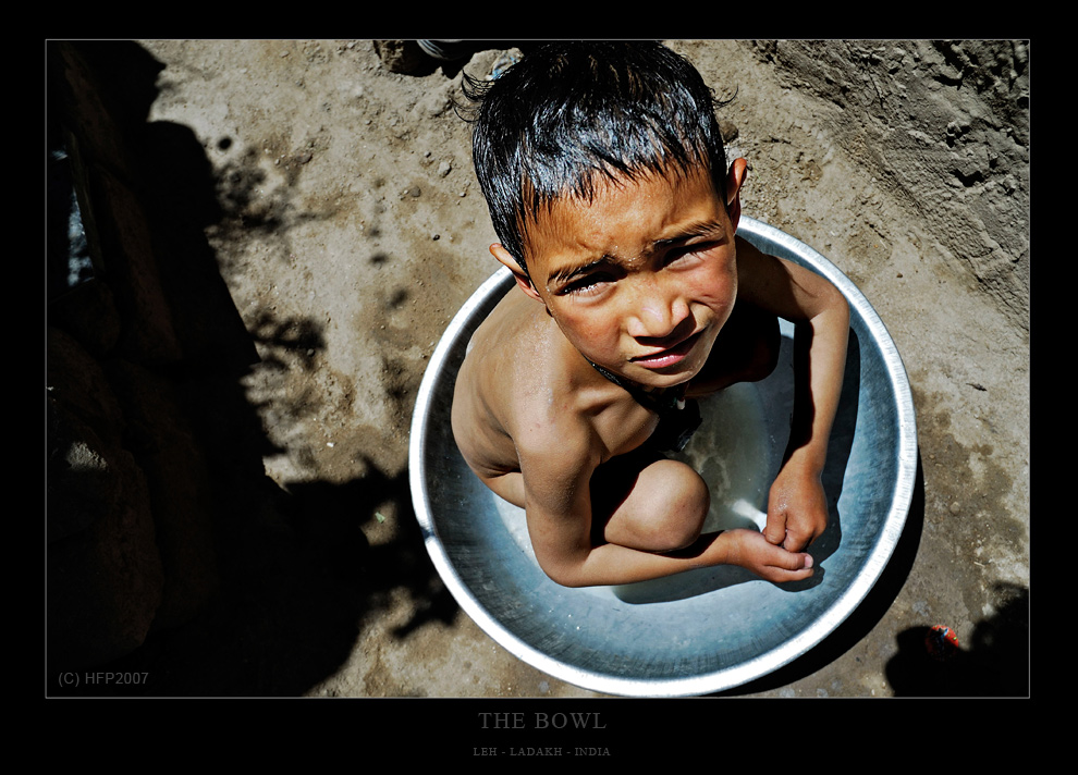 Die Schüssel, der Nackedei und eine Katzenwäsche... Foto & Bild | asia ...