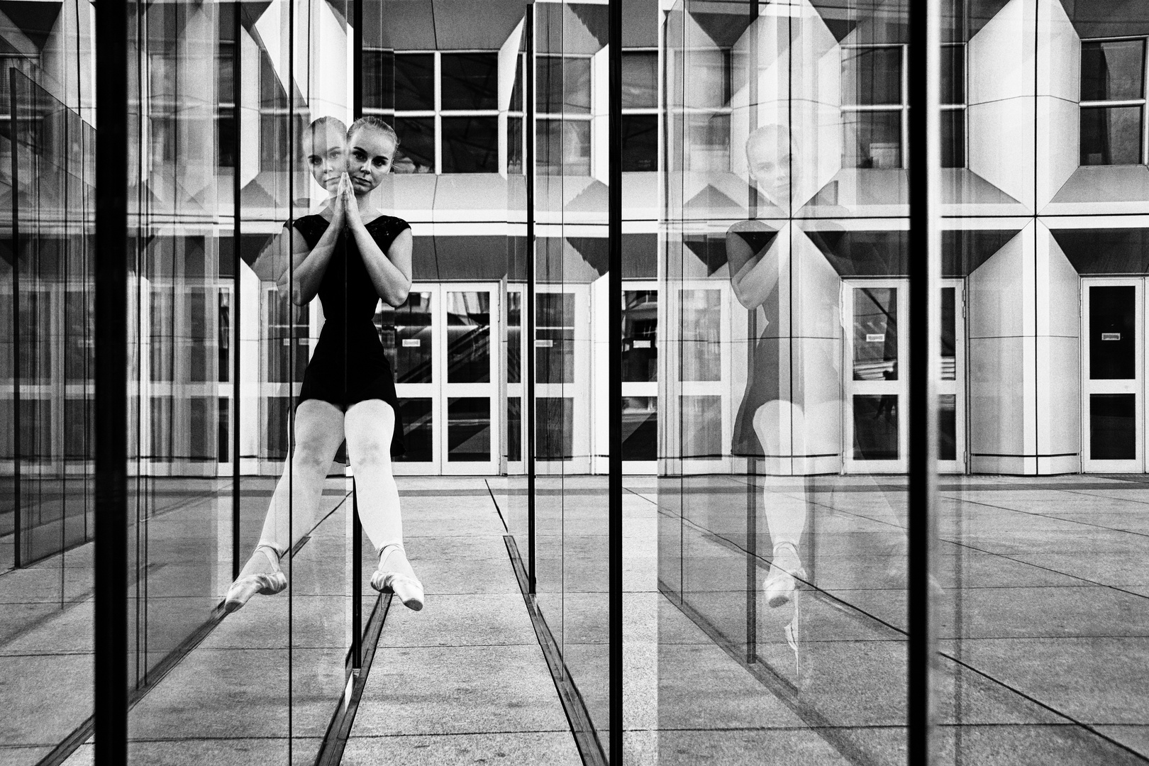 die schwebende Foto & Bild | portrait, kunstfotografie & kultur, projekte Bilder auf fotocommunity