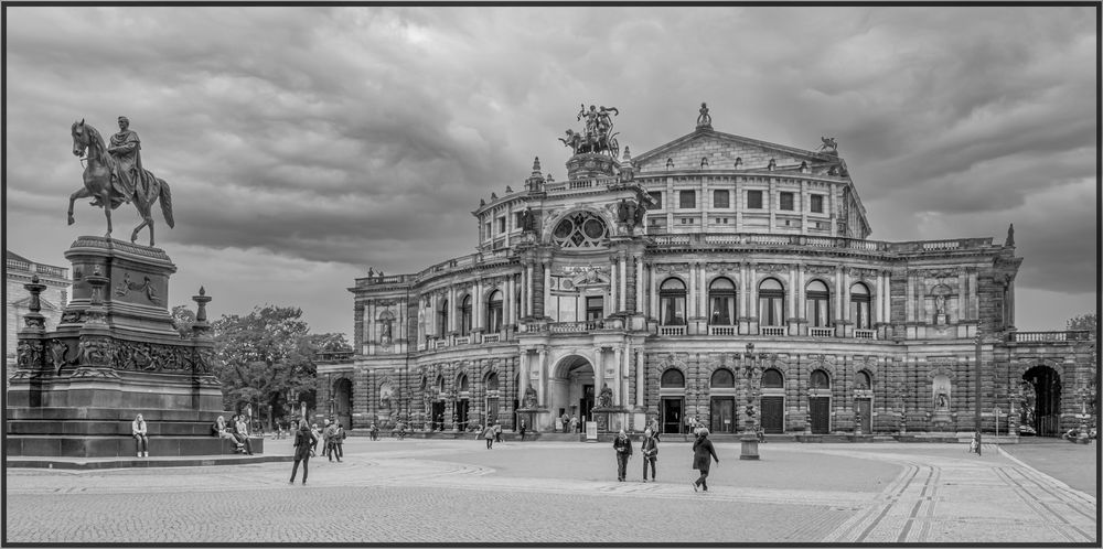 DIE SEMPER-OPER IN DRESDEN Foto & Bild | spezial, dresden, monochrome ...