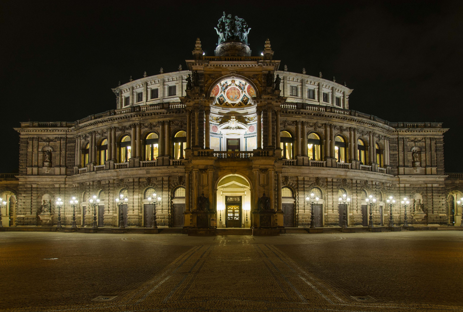Die Semperoper Foto & Bild | architektur, architektur bei nacht, städte ...