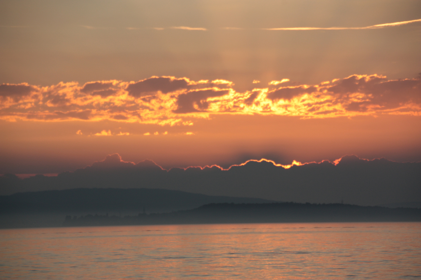 die SONNE lächelt am ABEND am Bodensee Foto & Bild | natur, landschaft ...