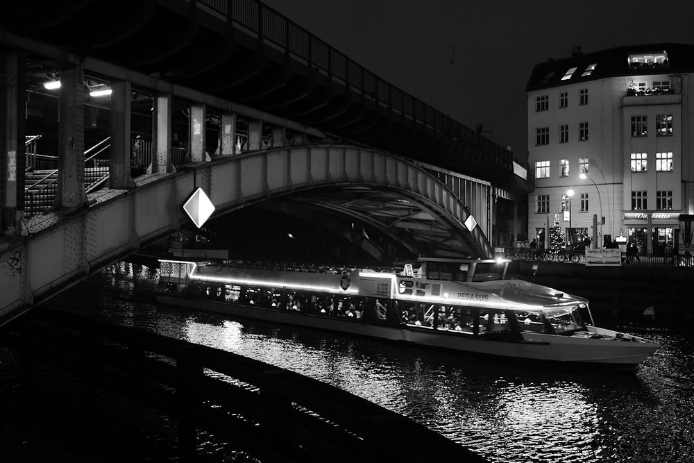 Die Spree Foto & Bild | city, street, dezember Bilder auf fotocommunity