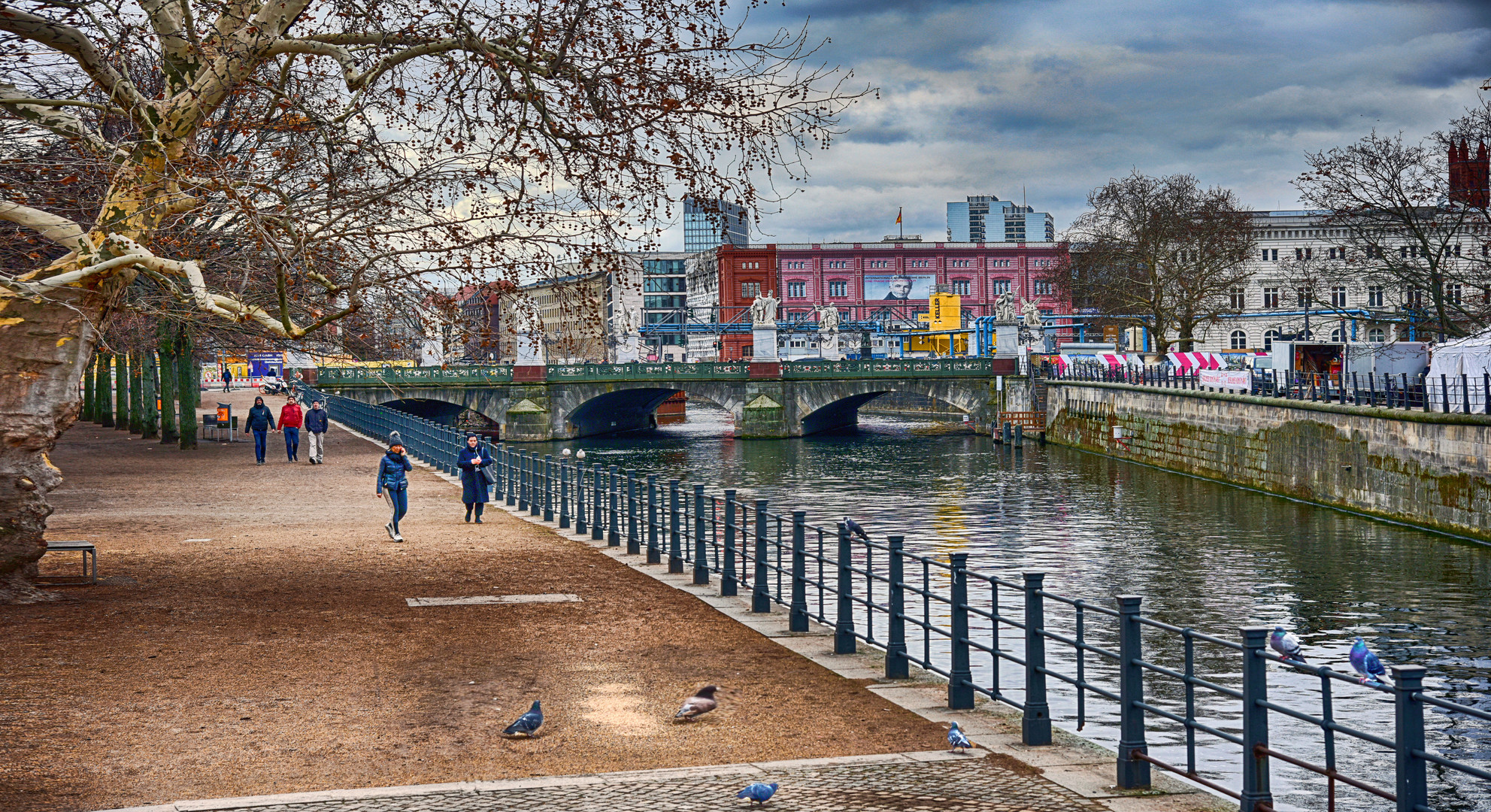 Die Spree in Berlin: Das Herz der City Foto & Bild | city, street ...