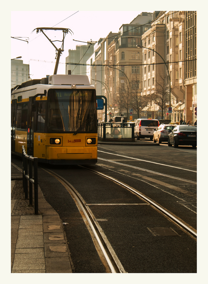 die Straßenbahn Foto & Bild | architektur, stadtlandschaft, berlin ...