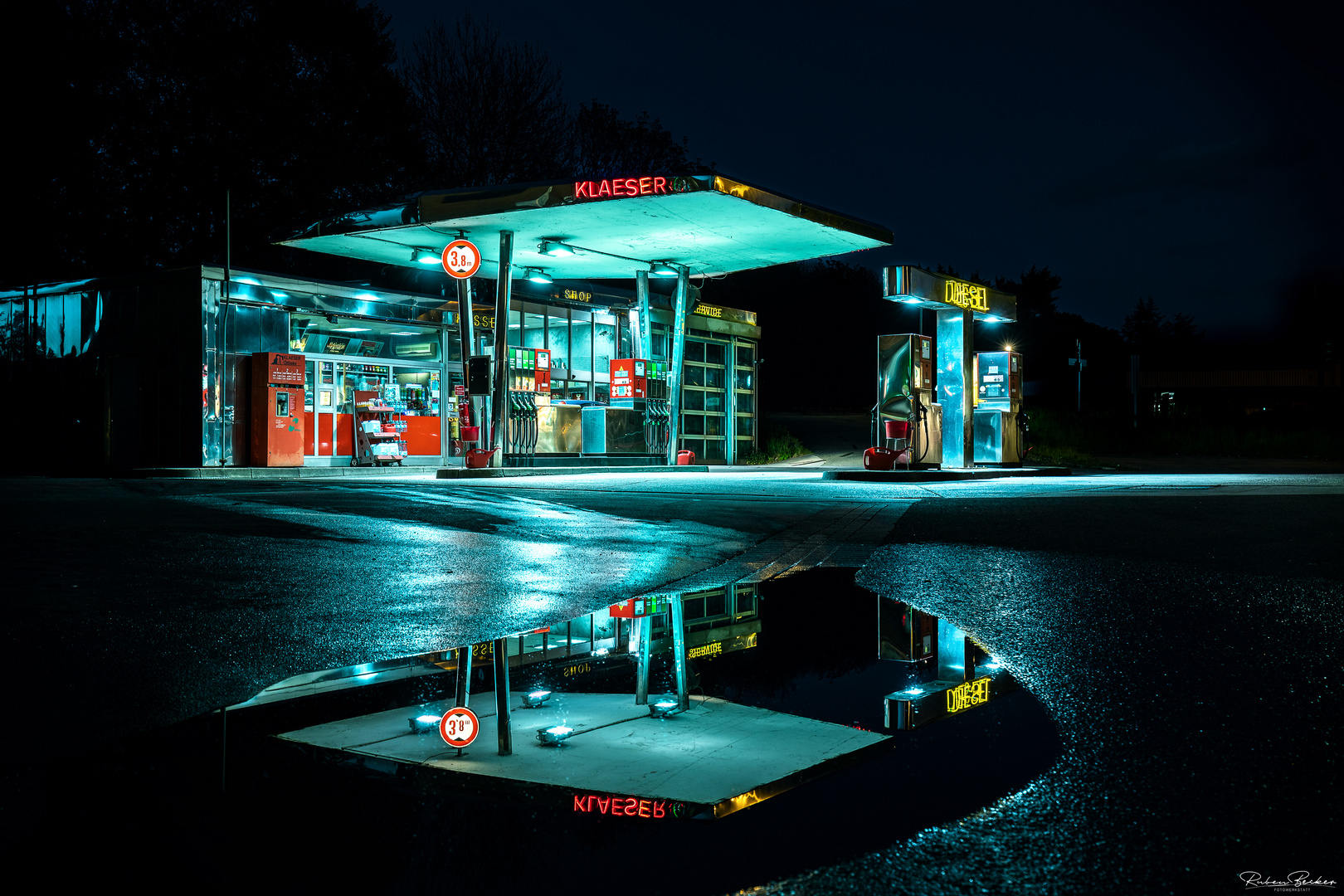 Die Tankstelle Foto & Bild | architektur, deutschland, europe Bilder ...