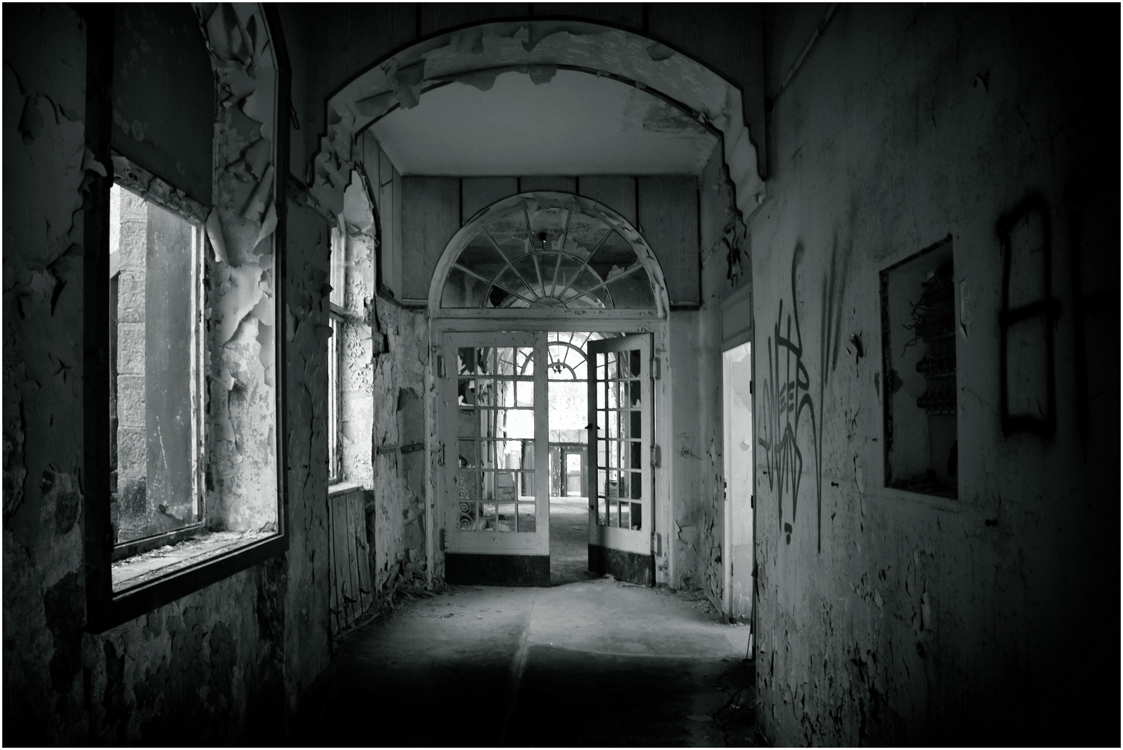 die Tür war offen... Foto & Bild | architektur, lost places, motive ...