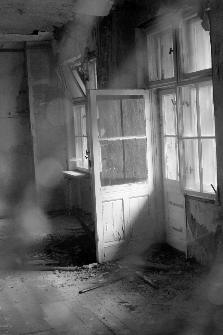Die Tür zum Balkon Foto & Bild | architektur, lost places, motive ...