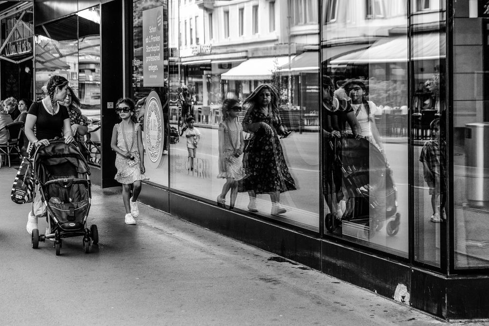 Die Vermehrung Foto & Bild | street, sw, spiegelung Bilder auf fotocommunity