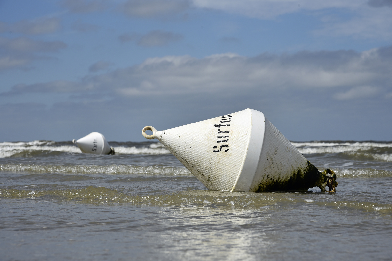 Die weiße Boje Foto & Bild | world, outdoor, wasser Bilder auf ...