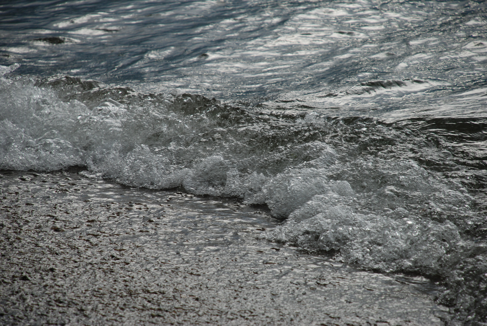 Die Welle strandet Foto & Bild | abstract nature, wasserwelten, fotoart ...