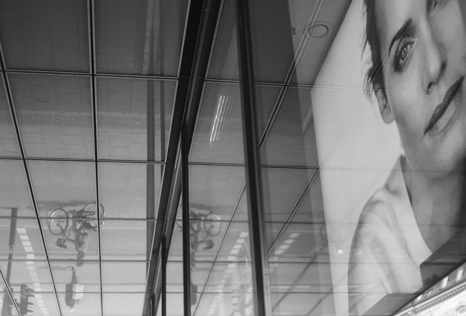 die Welt steht Kopf No 2 Foto & Bild | people, menschen, spiegelung Bilder auf fotocommunity