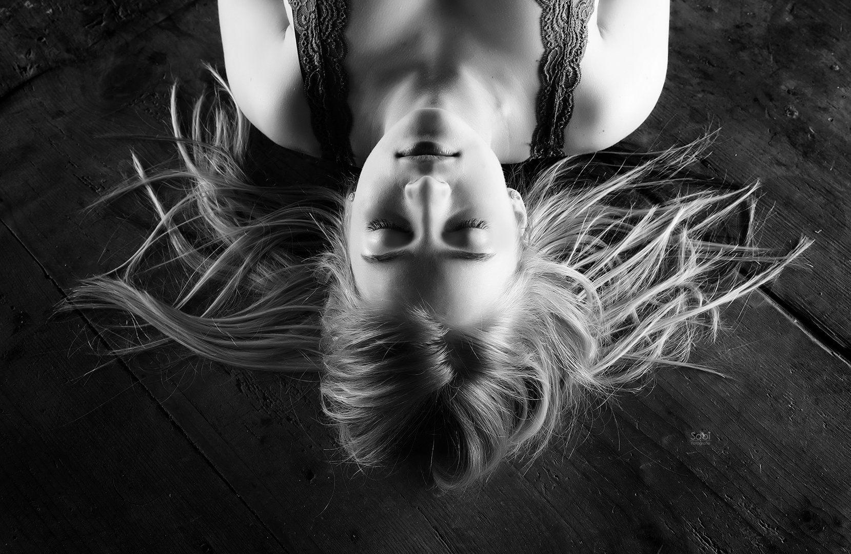 Die Welt steht manchmal Kopf.... Foto & Bild | erwachsene menschen, portrait, modelle stellen ...