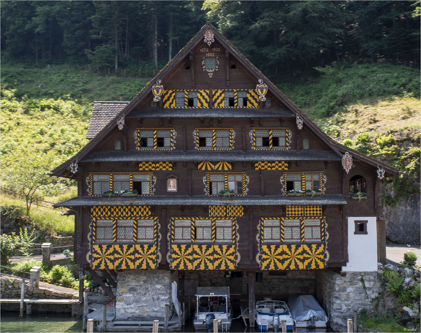 Die Wirtschaft zur Treib Foto & Bild | schweiz, architektur, urnersee ...