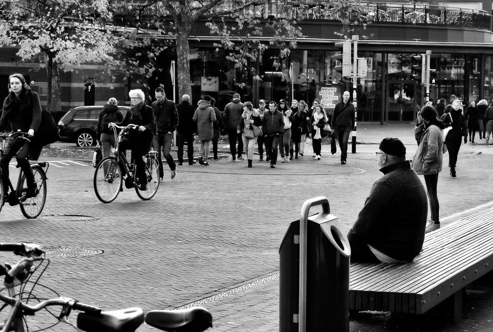 Die Zeit Foto & Bild | streetfotografie mit menschen, kommunikation; grafik; szenen;, city ...