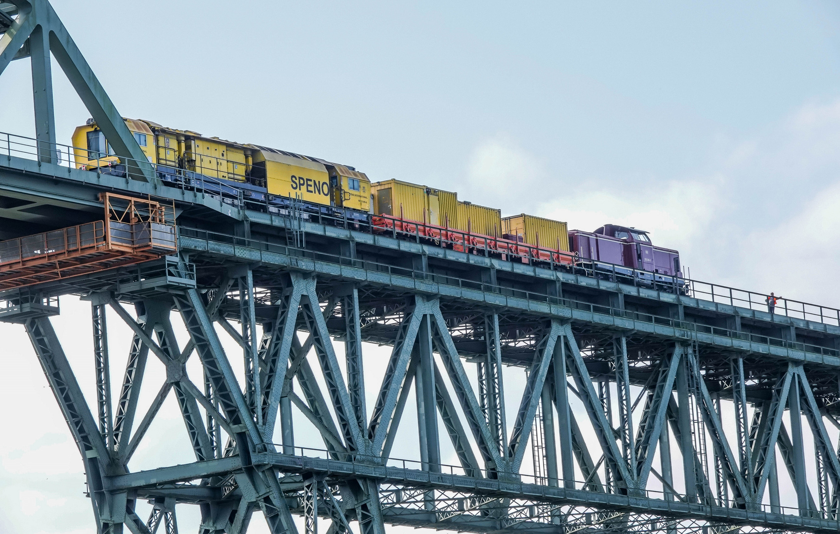 Diesellokomotive der BR 212 ... Foto & Bild | eisenbahnbrücke, brücken ...