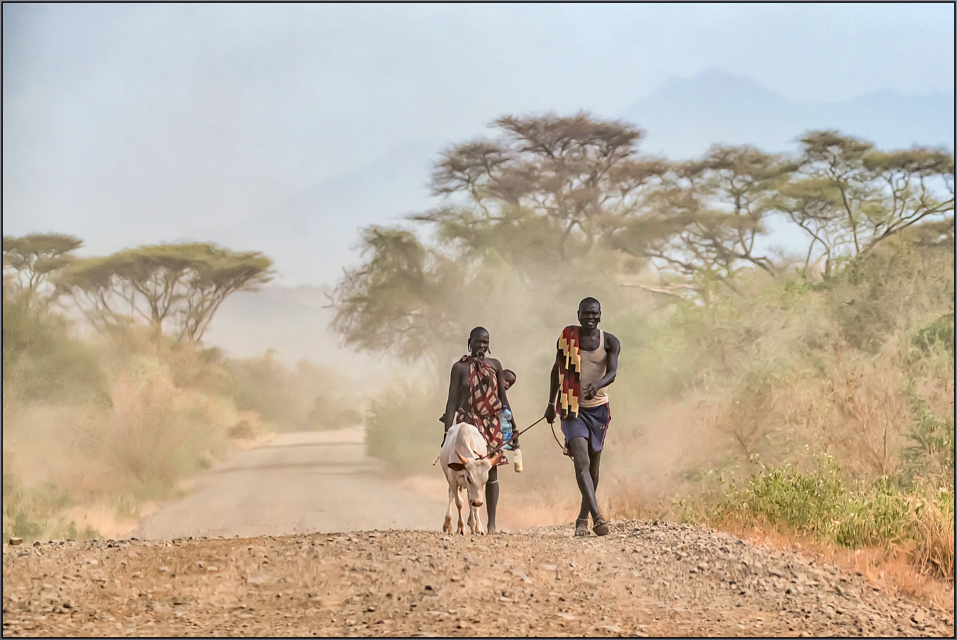 Dieser Weg ..... Foto & Bild | erwachsene menschen, africa, eastern ...
