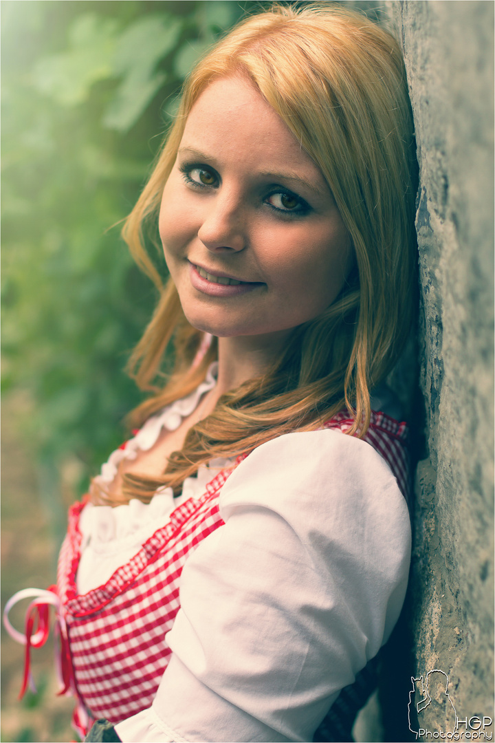 Dirndl... Foto & Bild | portrait, portrait frauen, outdoor Bilder auf fotocommunity