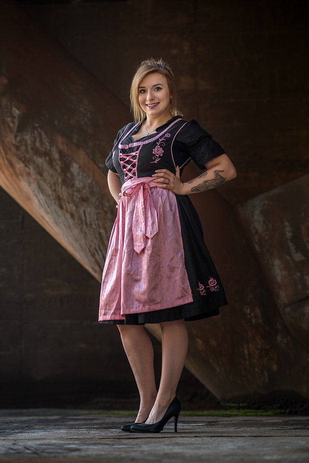 Dirndl & Eisen Foto & Bild | outdoor, portrait, fashion Bilder auf fotocommunity