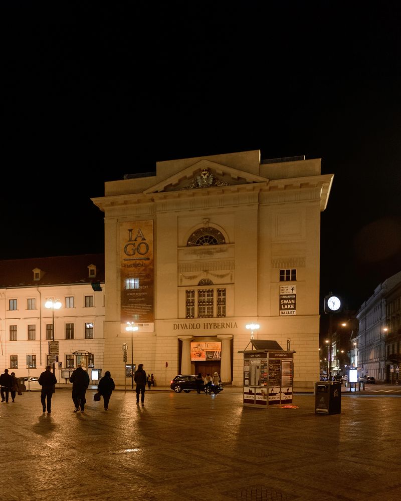 Divadlo Hybernia Foto & Bild | dokumentation, januar, fenster Bilder ...