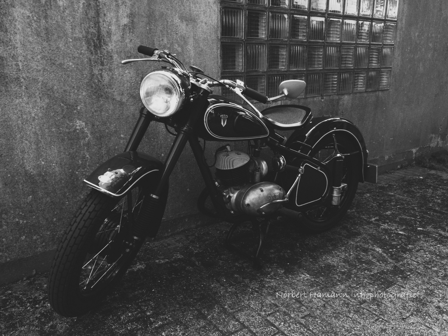 DKW RT 250 Foto & Bild | fotos, street, monochrome Bilder auf fotocommunity