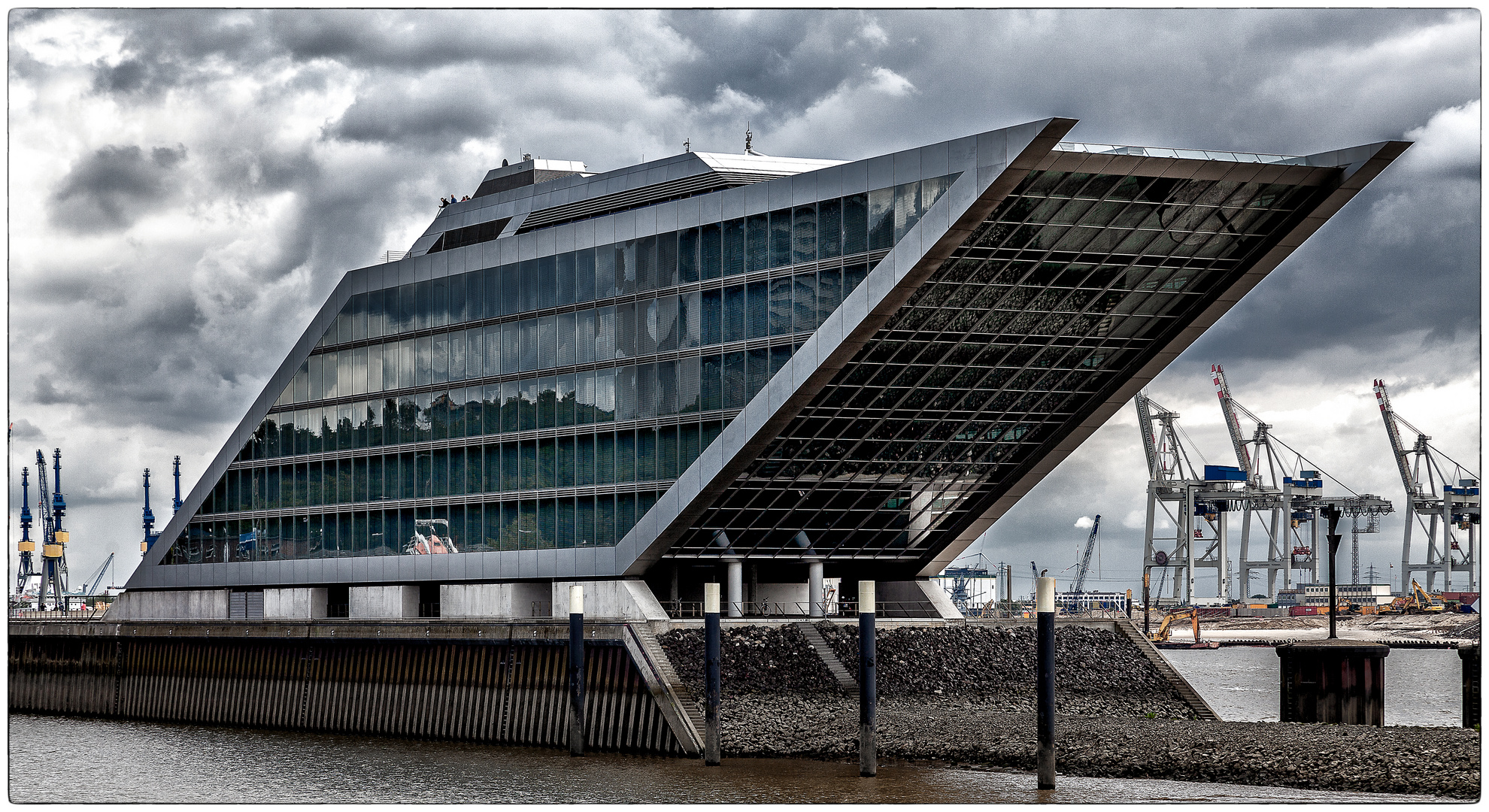 Dockland 2 Foto & Bild | architektur, art, wasser Bilder auf fotocommunity