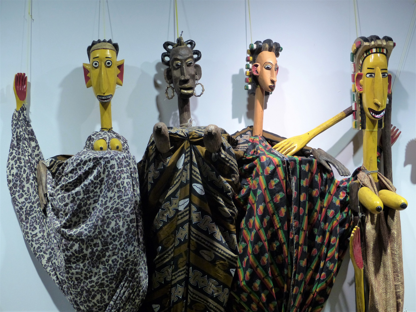 documenta fifteen in Kassel (5): Coulibalys Wall of Puppets (Ausschnitt) 2022 Foto & Bild ...