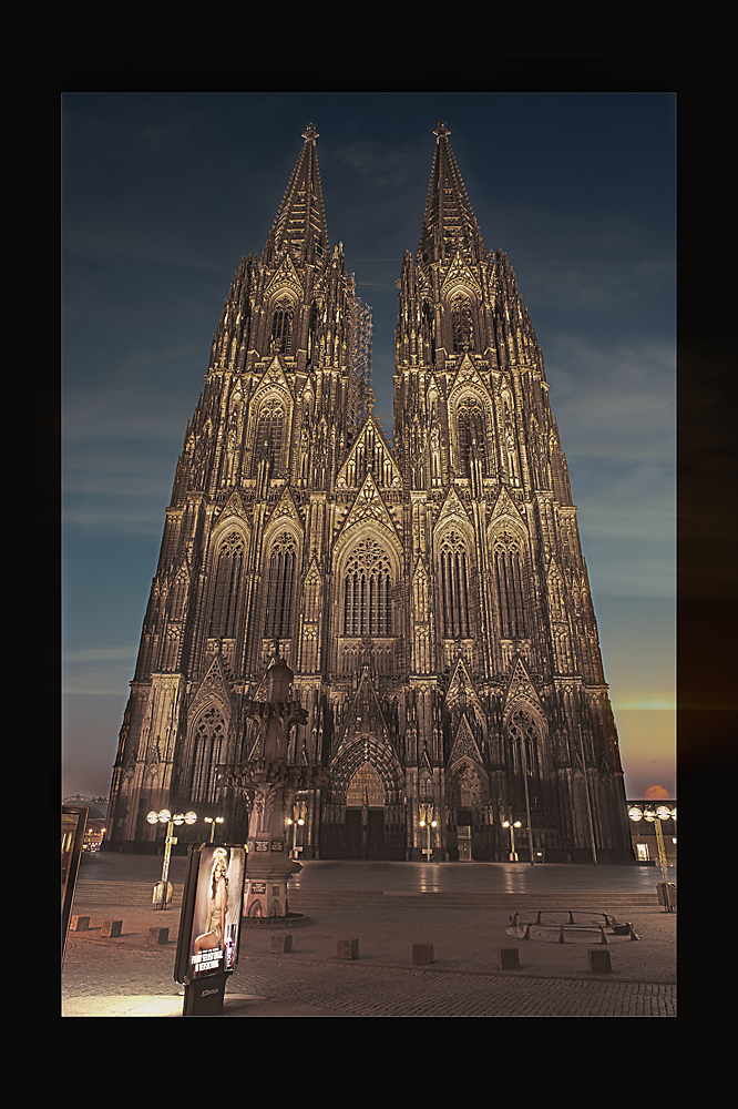 Dom mit Sonnenaufgang Foto & Bild | architektur, architektur bei nacht ...