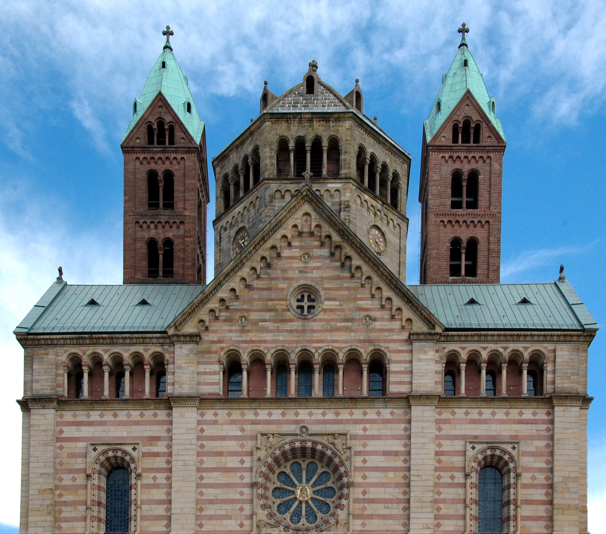 Dom zu Speyer, Türme und Kuppel über dem Hauptportal Foto & Bild | architektur, sakralbauten ...